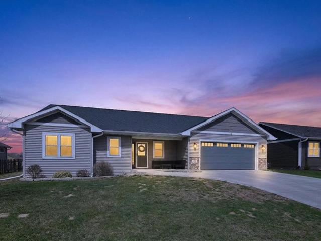 108 E 4th St, Mazomanie, WI 53560