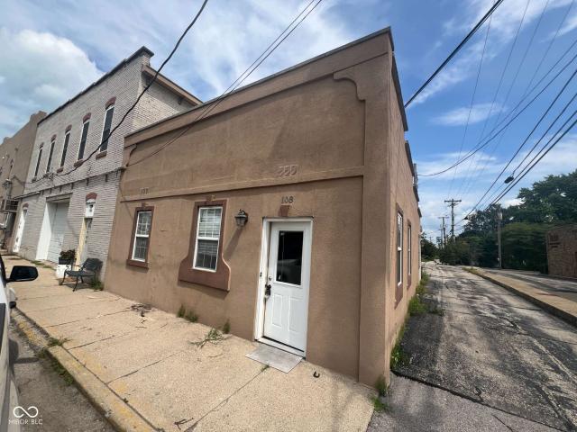108 E Walnut Street
