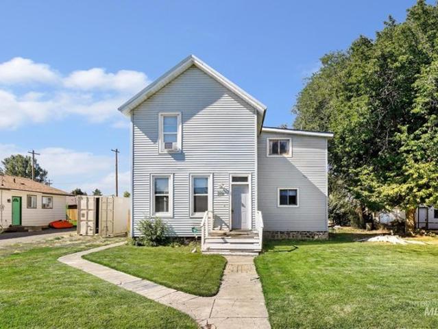 108 E C St, Shoshone, ID 83352