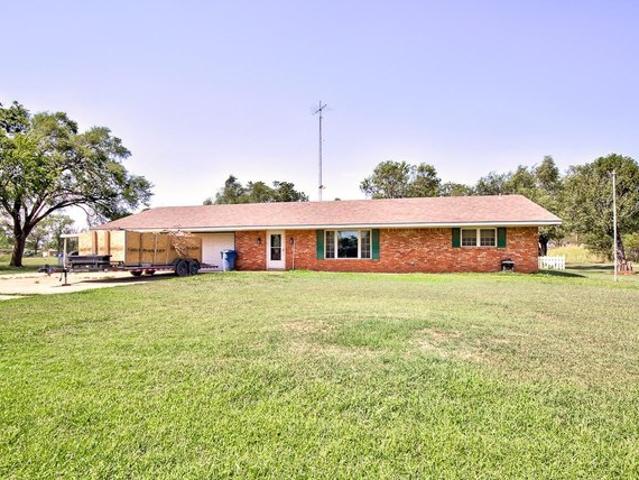 108 E Chestnut St, Nash, OK 73761