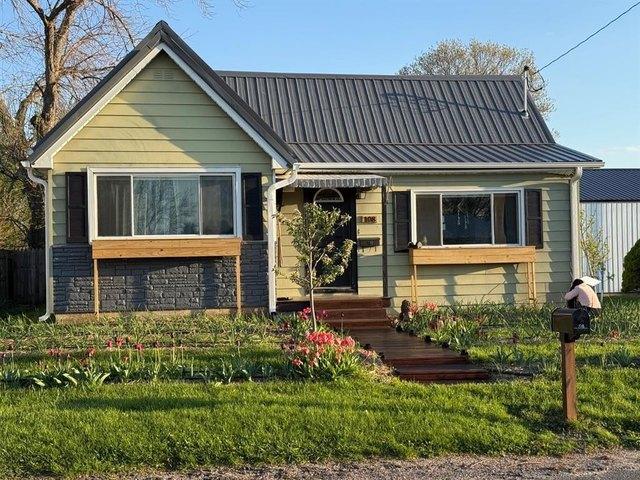 108 E Main St, Prairieburg, IA 52219
