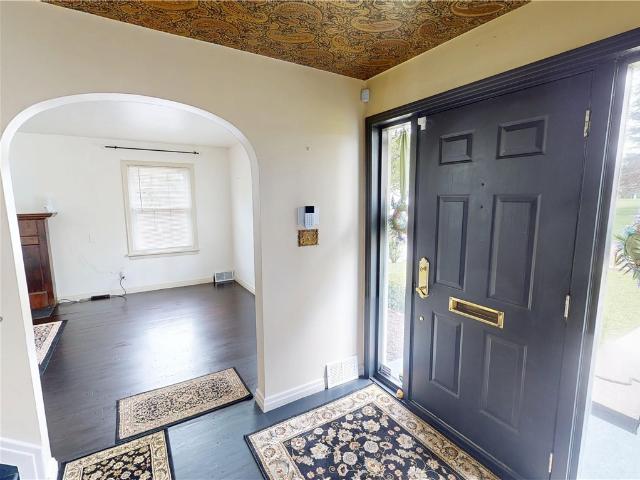 108 E Muntz Ave