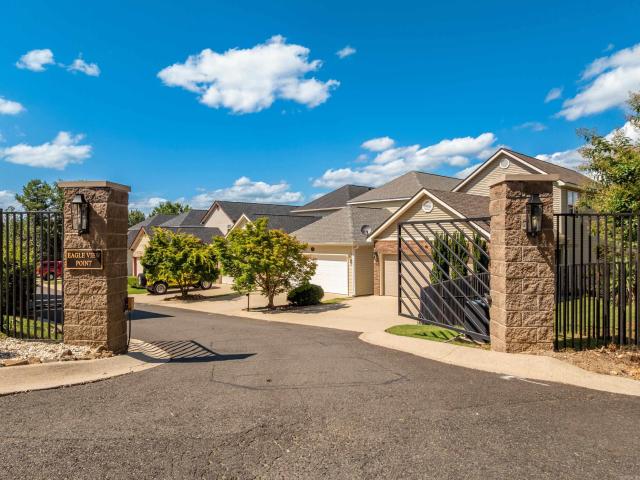 108 Eagleview Point