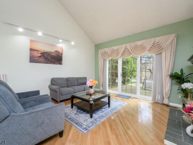 108 Eastwick Ct