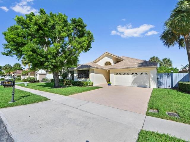108 Executive Cir, Boynton Beach, FL 33436