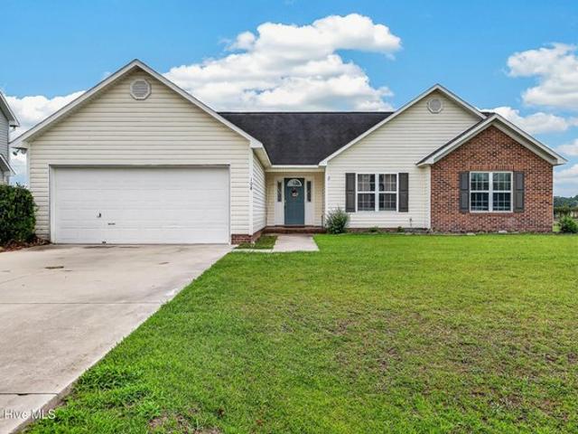 108 Farmington Dr, Richlands, NC 28574