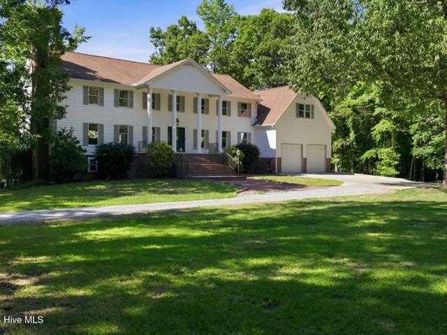 108 Farmington Rd, Grimesland, NC 27837