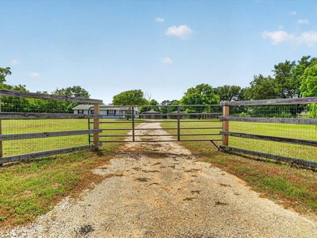108 Fir St, Keene, TX 76059