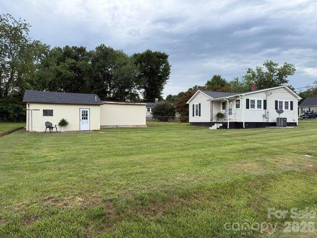 108 Fletcher St, Morganton, NC 28655