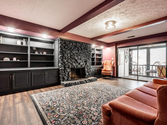 108 Knoll Court # E