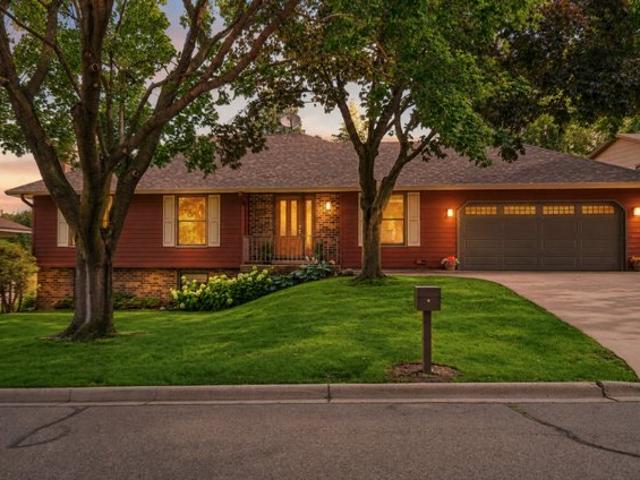 108 Knoll Cir E, Burnsville, MN 55337