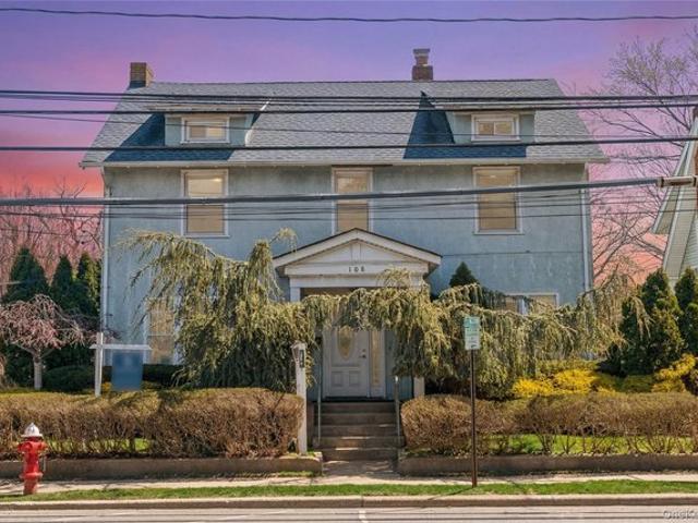 108 Hempstead Ave, Lynbrook, NY 11563