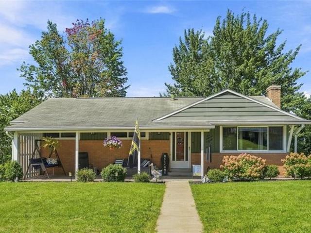 108 Hillside Dr, Zelienople, PA 16063