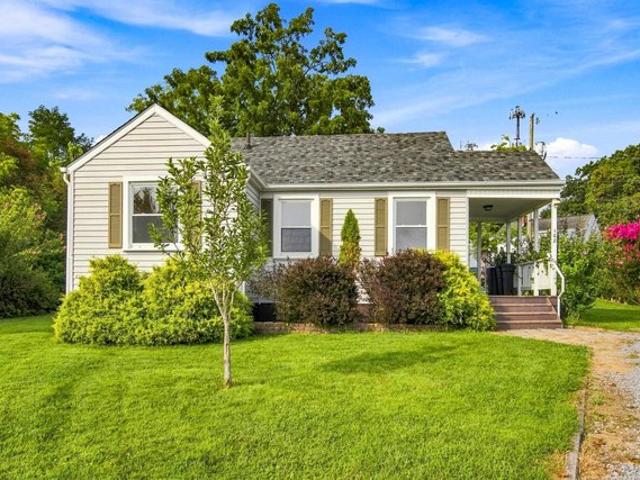 108 Jackson Cir, Radford, VA 24141