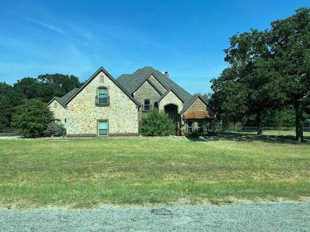 108 Oak Creek Dr, Springtown, TX 76082