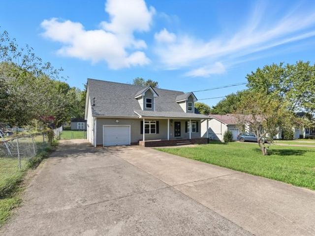 108 Oak Tree Dr, Oak Grove, KY 42262