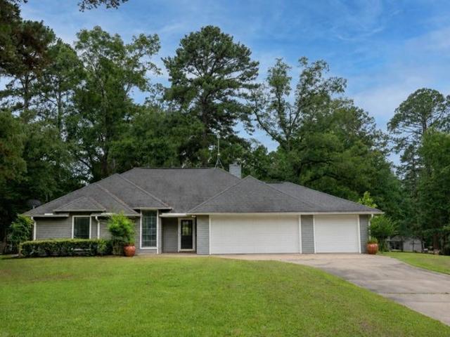 108 Old Barn Cir, Holly Lake Ranch, TX 75765