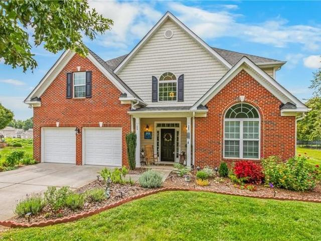 108 Lakepoint Dr, Bermuda Run, NC 27006