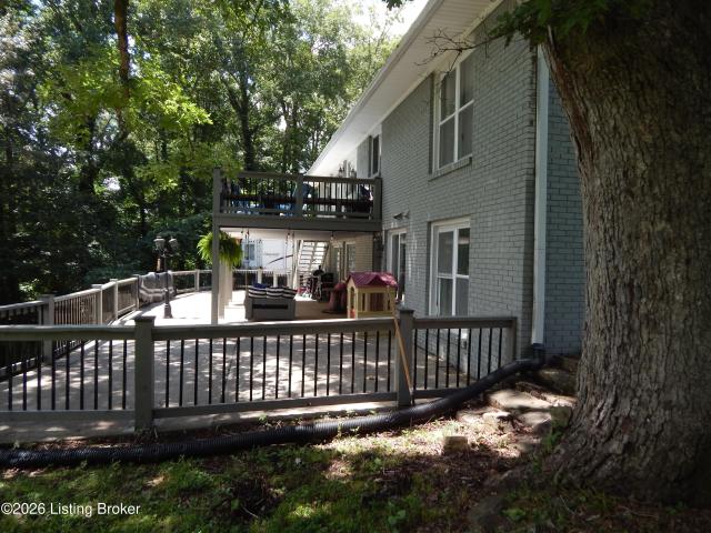 108 Lakeshore Dr