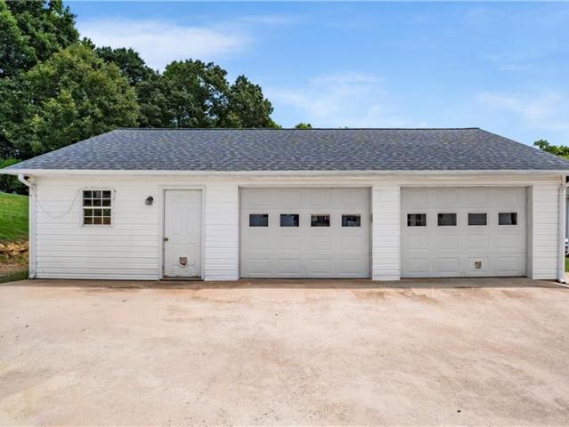 108 Larkspur Lane