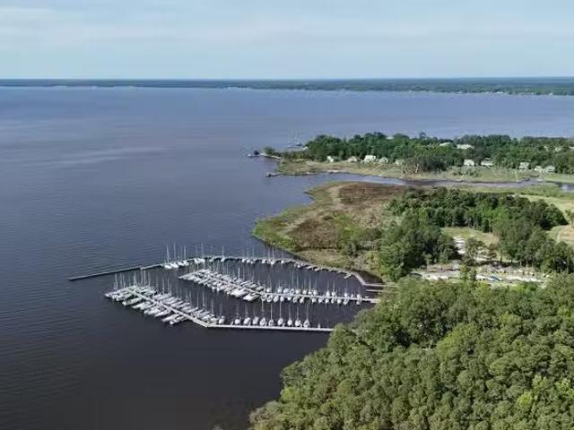 108 Lighthouse Lane, New Bern, NC 28560
