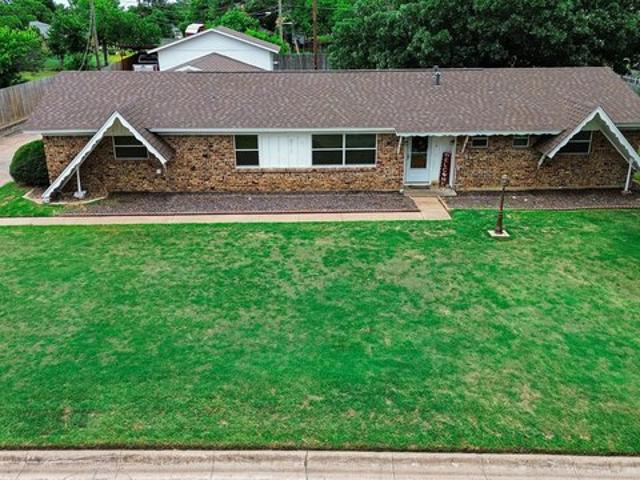 108 Mockingbird Ln, Weatherford, TX 76086