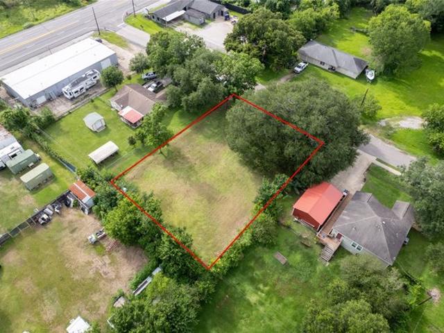 108 Morgan St, Alvin, TX 77511
