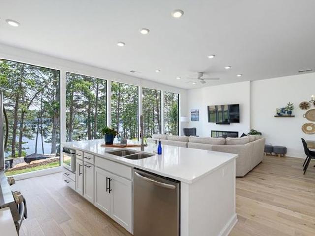 108 Marina Parc Dr, Waleska, GA 30183