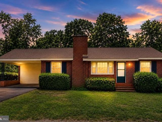 108 Martin St, Bowling Green, VA 22427