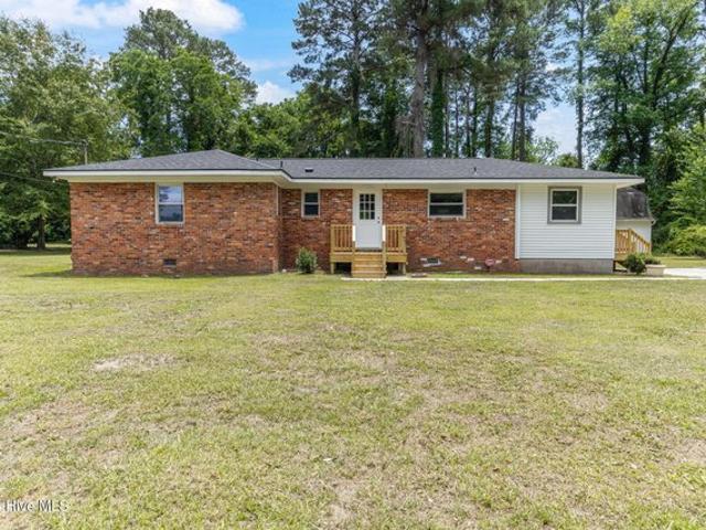 108 McNatt St, Maxton, NC 28364