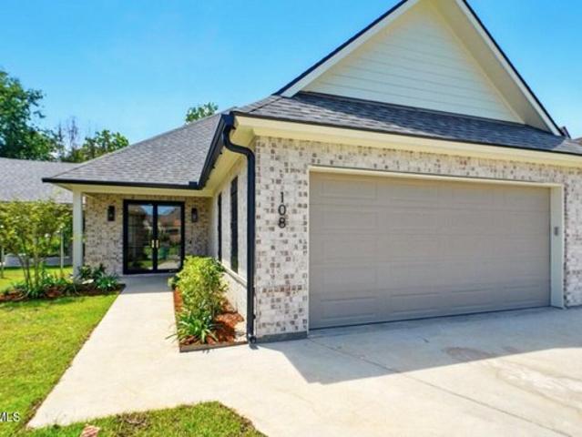 108 Meadowbrook Dr, Broussard, LA 70518