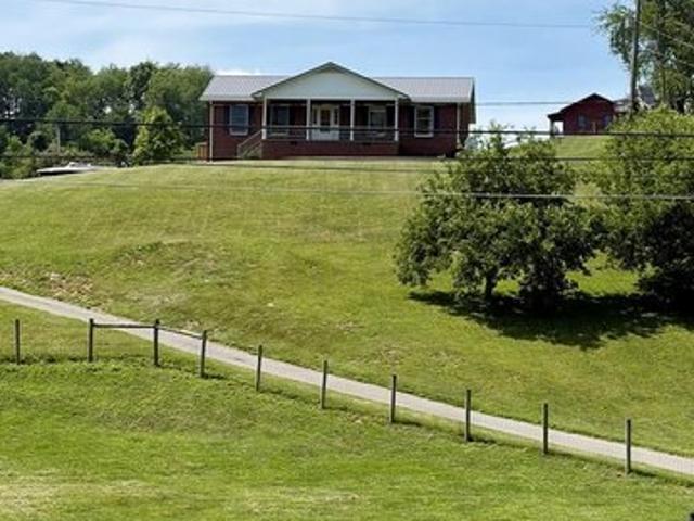 108 Meredith Ln, Tazewell, VA 24651