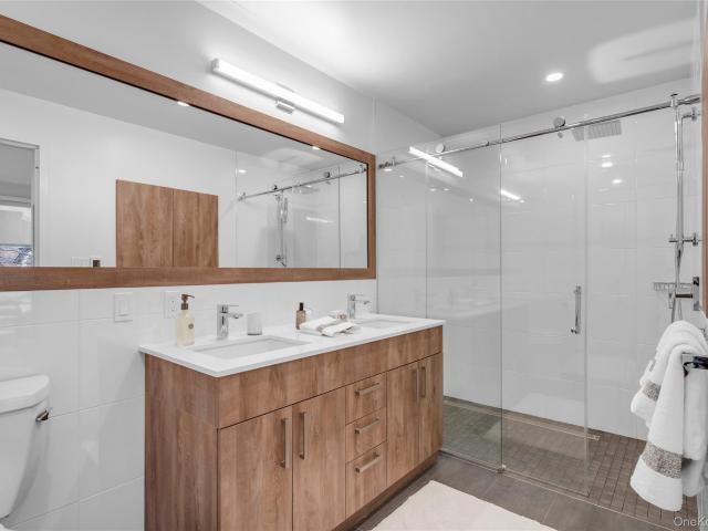 108 Middle Neck Road 3E