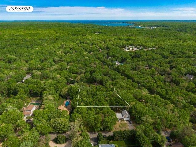 108 Middle Hwy, East Hampton, NY 11937