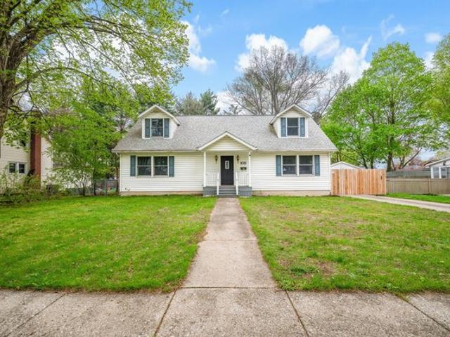 108 N Cayuga St, Buchanan, MI 49107