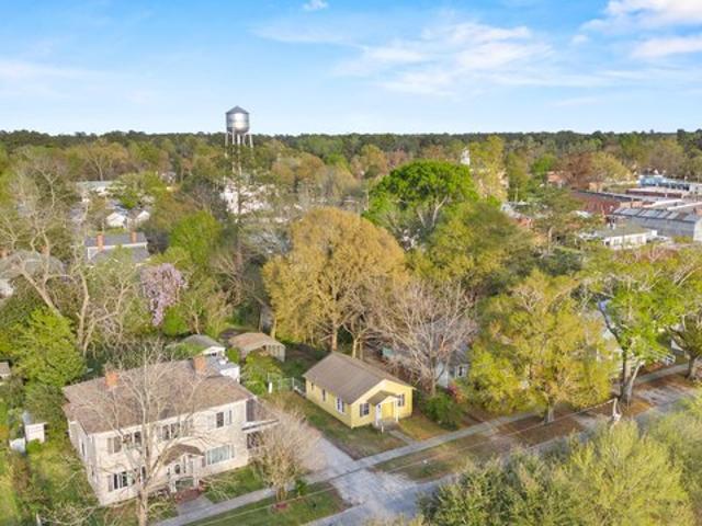 108 N Dickerson St, Burgaw, NC 28425