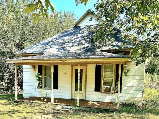 108 N Sedgwick Ave, Haven, KS 67543