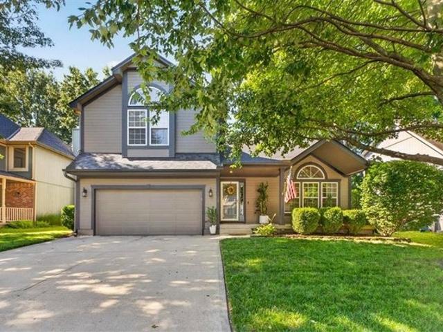 108 NE Gaslight Ln, Blue Springs, MO 64014