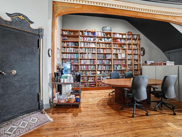 108 S Linn Street
