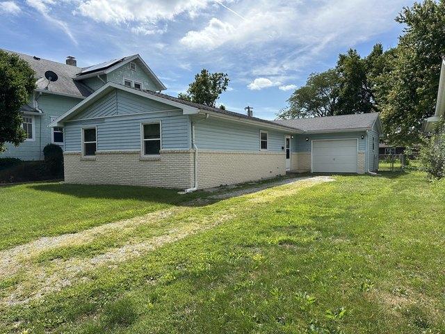 108 S Richman St, Villa Grove, IL 61956