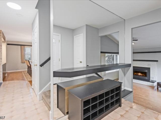 108 Saratoga Sq