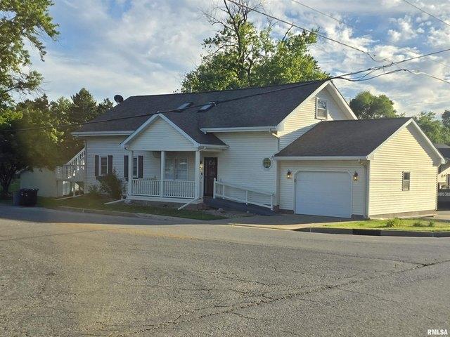 108 School St, Washington, IL 61571