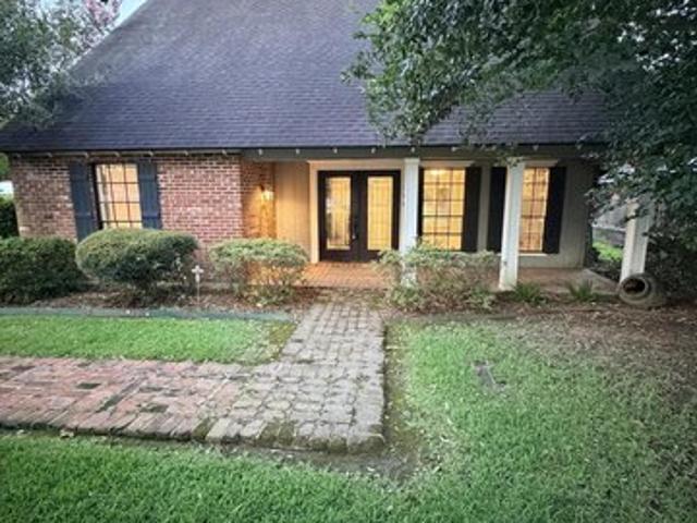 108 School St, Youngsville, LA 70592