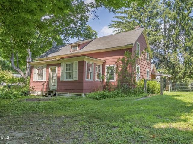 108 Stone Church Rd, Tribes Hill, NY 12177