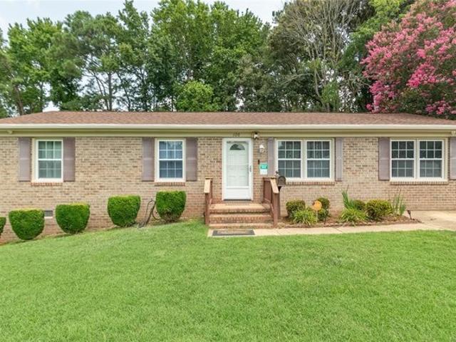 108 Sylvia Ln, Newport News, VA 23602