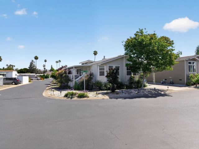 108 Palm Dr