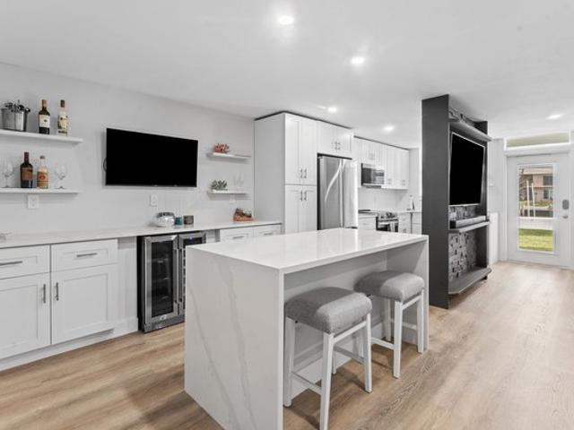108 Paradise Harbour Blvd Apt 107, North Palm Beach, FL 33408