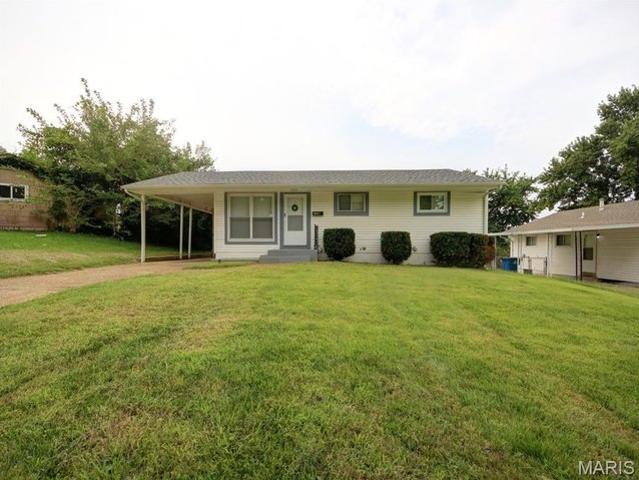 108 Perthshire Rd, Saint Louis, MO 63137