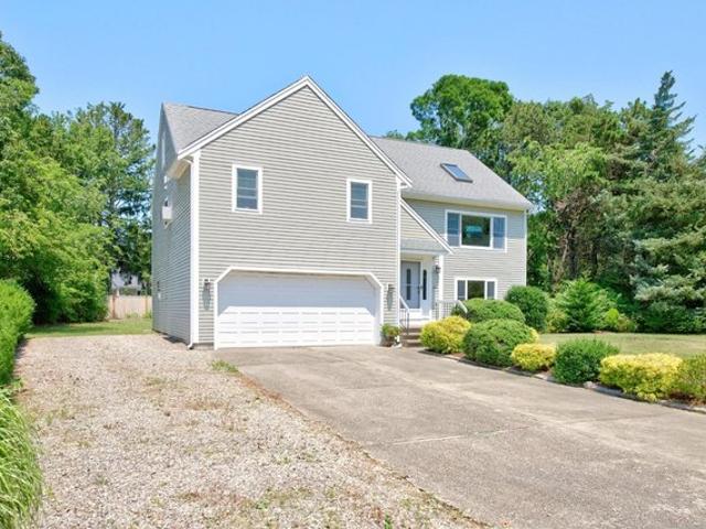108 Pheasant Ln, East Falmouth, MA 02536