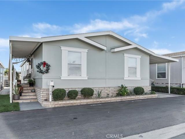 108 Pigeon Ln, Fountain Valley, CA 92708
